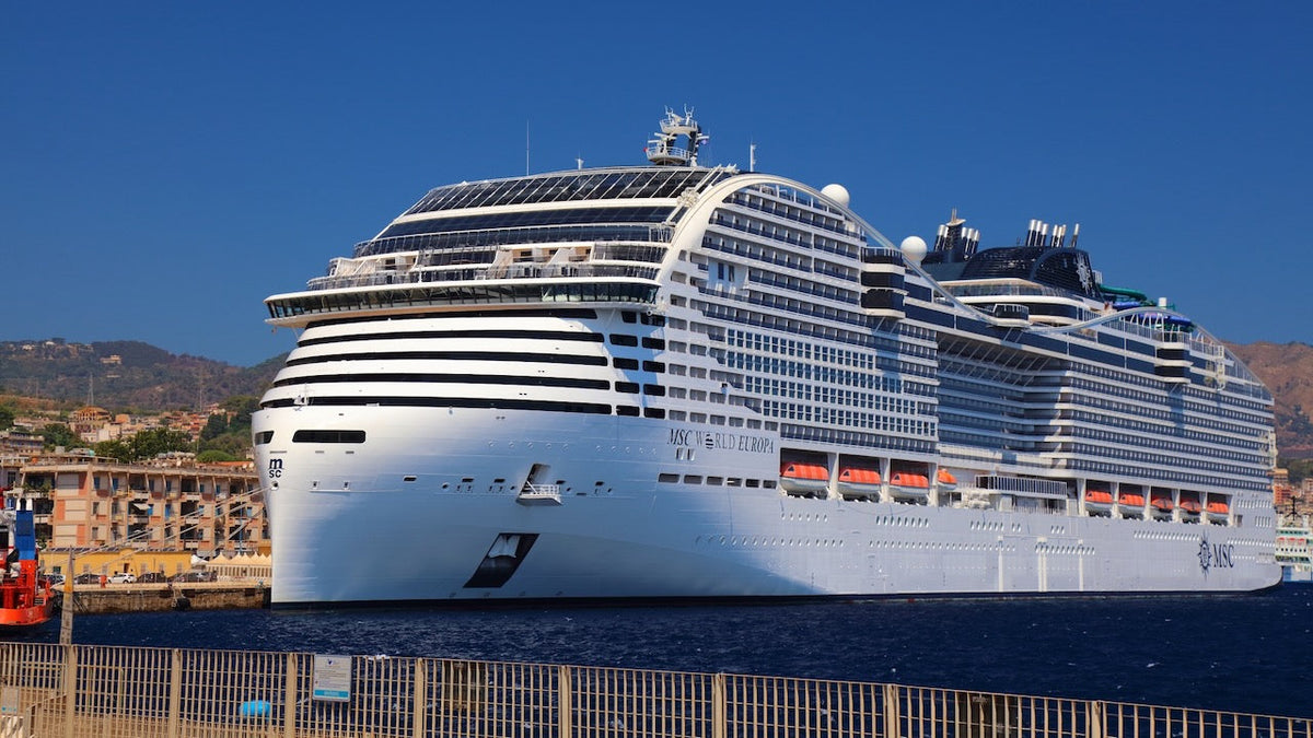 8585 Menschen an Bord: MSC World Europa meldet Havarie vor Italien