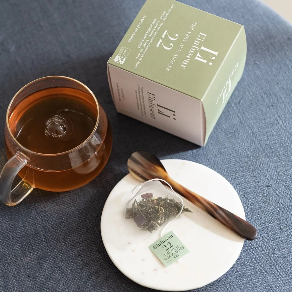 Grüner Tee mit Meeres-Algen